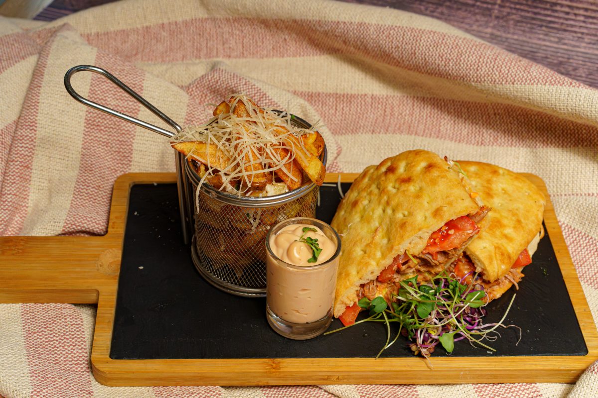 Sandwiches & burgers – Conciato – Restaurant Teatru Livrari Evenimente